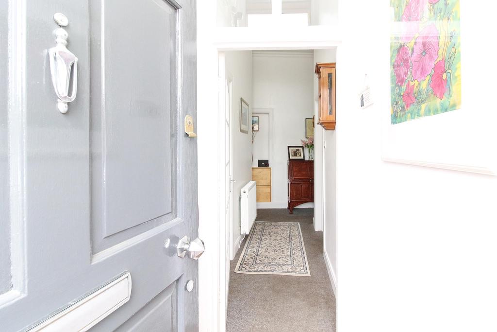 Graham Street, Edinburgh EH6 2 bed flat - £195,000