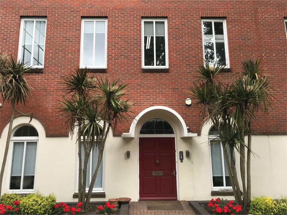 Spring Villa Park, Middlesex... Property to rent - £2,917 pcm (£673 pw)