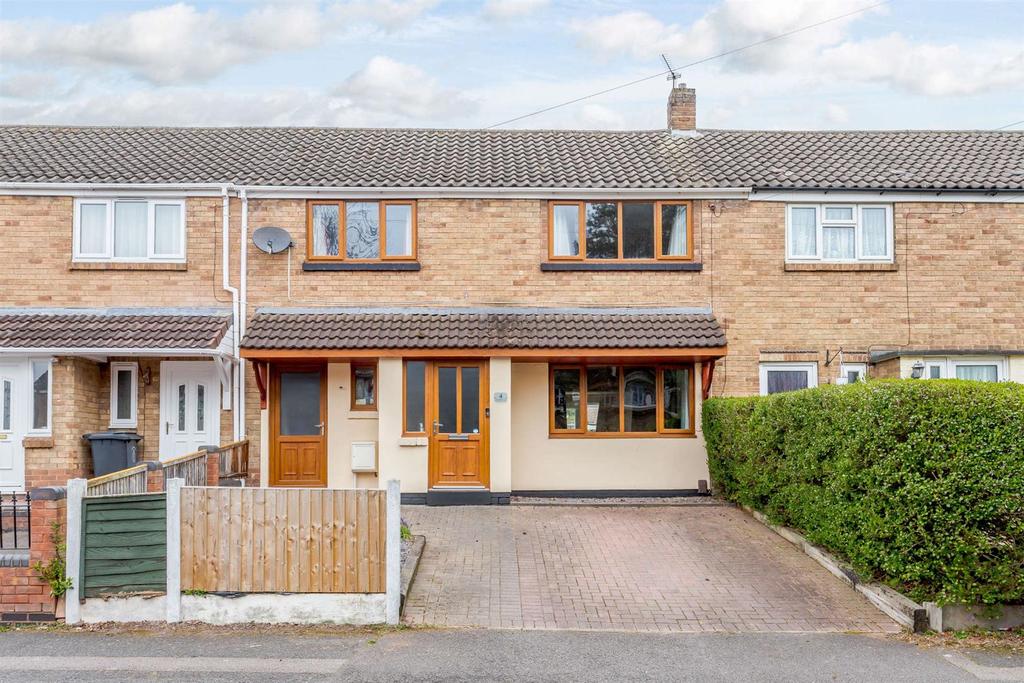 Windmill Close, Lichfield, Staffordshire 3 bed terraced house - £220,000