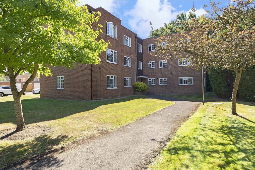 Colne Lodge, Colne Drive... 2 bed apartment - £1,400 pcm (£323 pw)