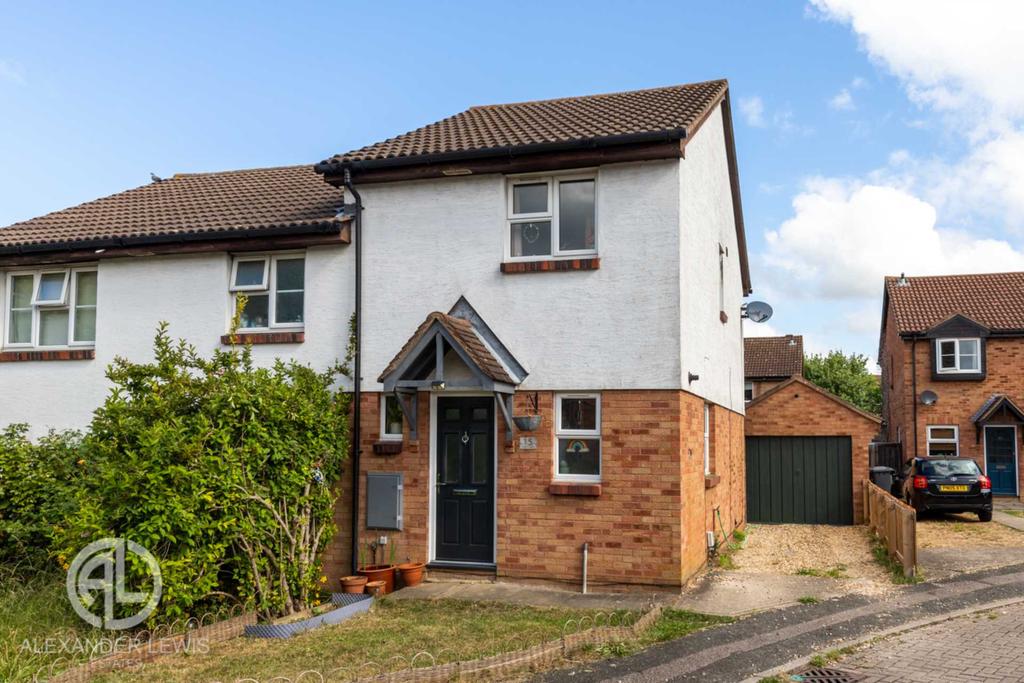 Swift Close, Letchworth Garden City... 2 bed semi-detached house - £325,000