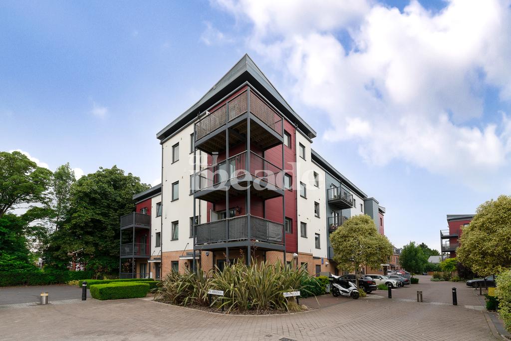 Shingly Place, Chingford, E4 2 bed flat - £375,000