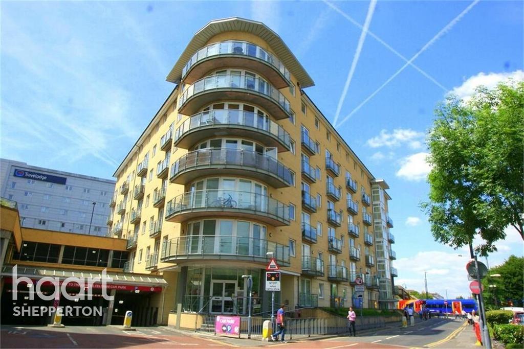 Hamlyn House, Feltham, TW13 4GA 2 bed flat - £1,500 pcm (£346 pw)