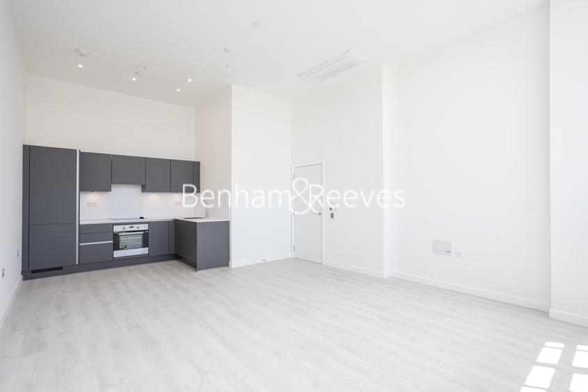 Carnation Gardens, Hayes UB3 2 bed apartment - £1,700 pcm (£392 pw)