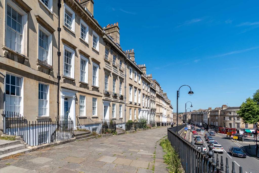 Walcot Parade, Bath 1 bed apartment - £1,075 pcm (£248 pw)