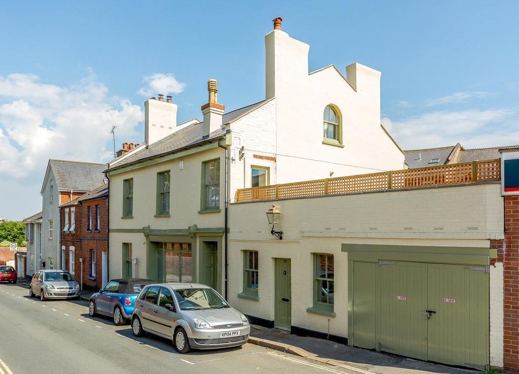 Howell Road, Exeter, EX4 4 bed townhouse - £2,400 pcm (£554 pw)