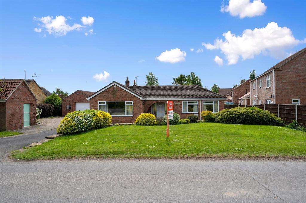 Frampton Fen Lane, Hubberts Bridge, PE20 3 bed detached bungalow - £300,000