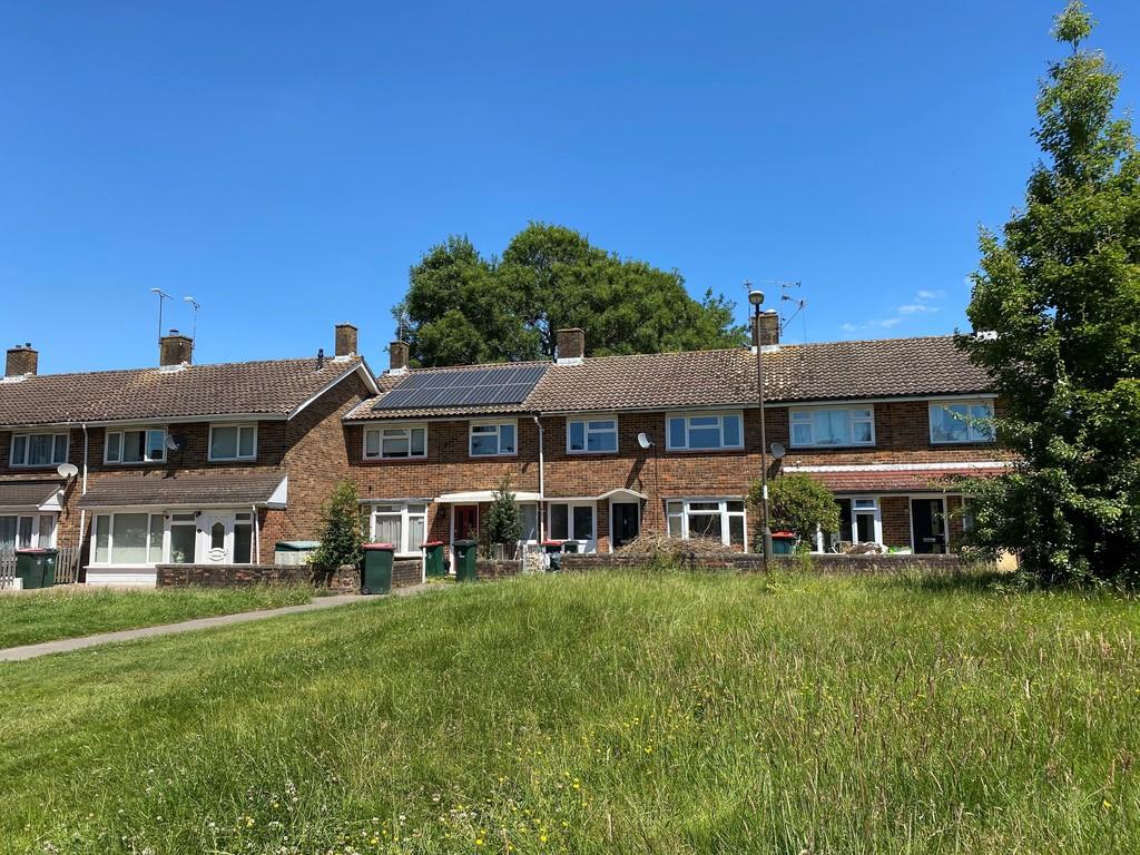 Ifield, Crawley 3 bed terraced house - £1,450 pcm (£335 pw)