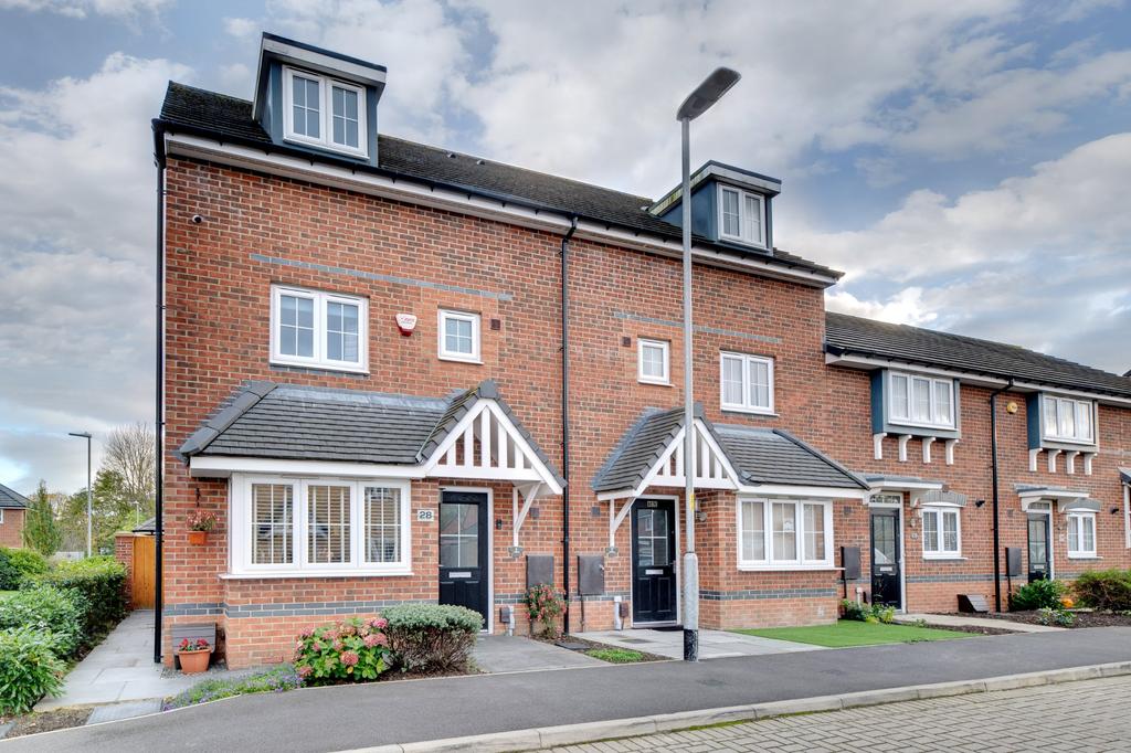 Ropery Road, Gateshead, NE8 4 bed end of terrace house - £250,000