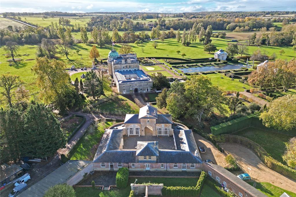 Tyringham Hall, Tyringham, Newport Pagnell, Buckinghamshire, MK16 7 bed ...