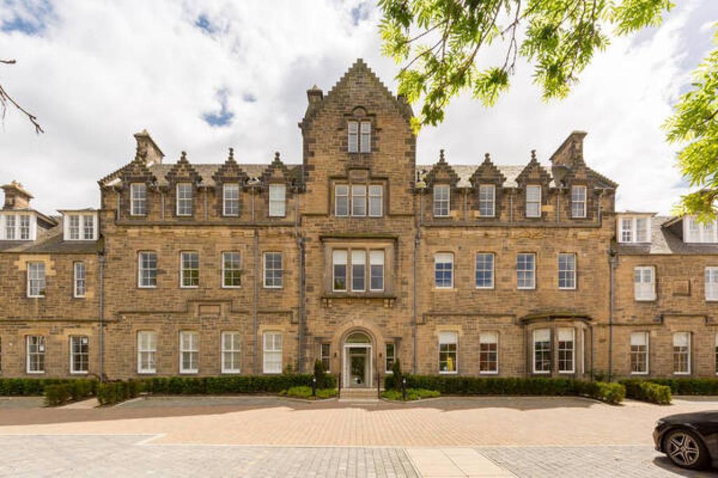 Springwell House, Gorgie Road, Gorgie 1 bed flat - £275,000