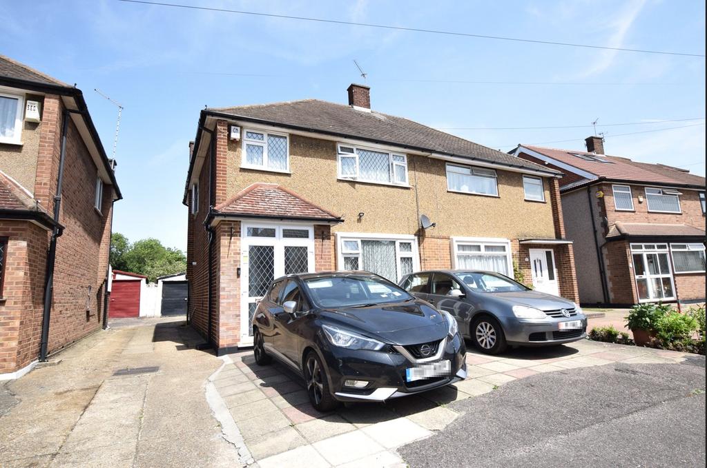 Freshwell Avenue Chadwell Heath Rm6 3 Bed Semi Detached House £500 000