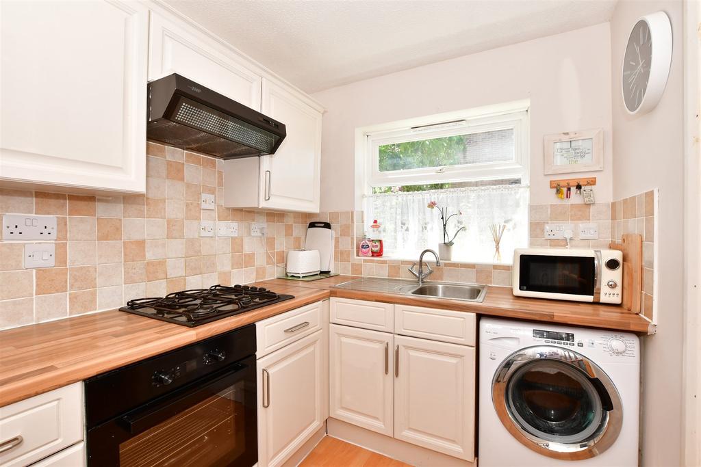 Alvington Manor View, Newport, Isle... 2 bed terraced house - £170,000