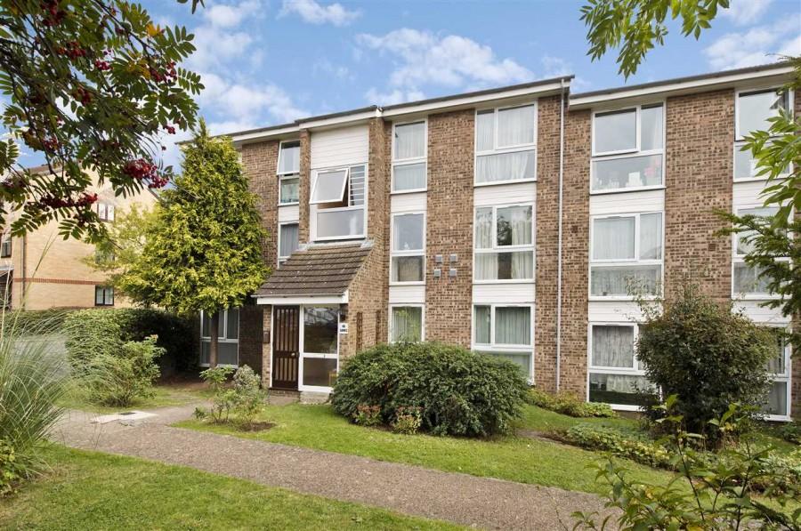 Oakley Close, Isleworth, TW7 2 bed flat - £1,375 pcm (£317 pw)