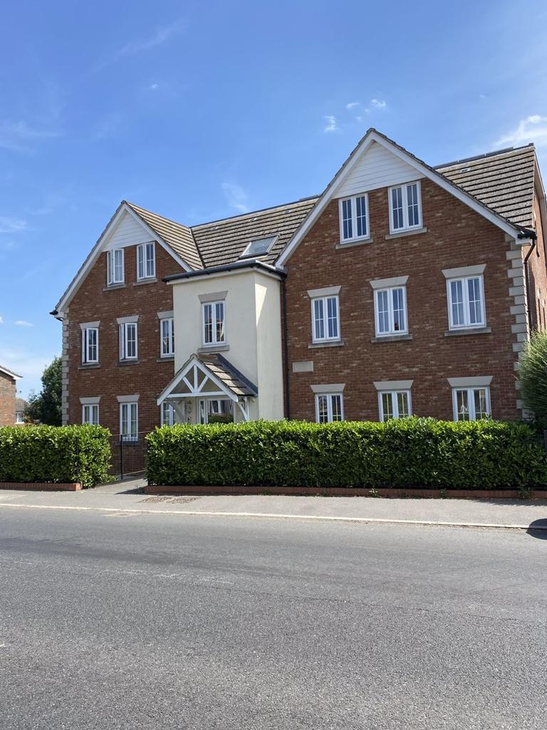 Greyhound House, Shipbourne Road... 2 bed apartment - £1,200 pcm (£277 pw)