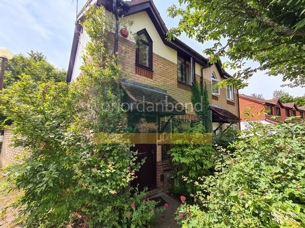 Shepperds Green Shenley Church End 2 Bed Semi Detached House £995