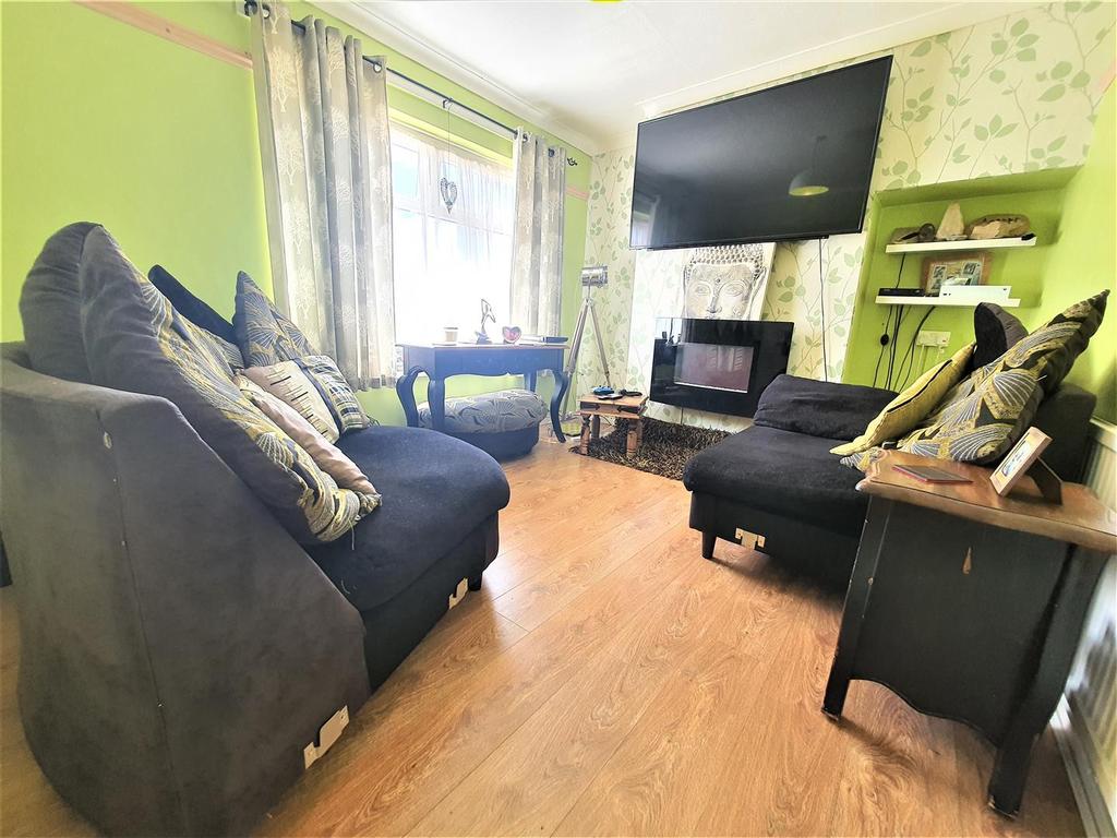 Pyle Inn Way, Pyle, Bridgend 3 bed semi-detached house - £179,950