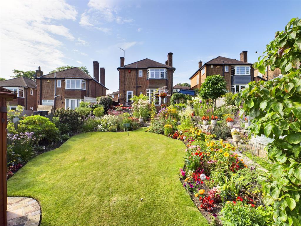 Mitchley Avenue, Purley 3 bed detached house - £600,000