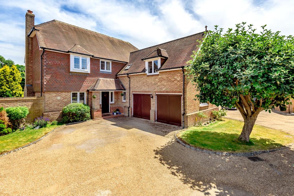 Middle Farm Close, Effingham, KT24 5 bed detached house for sale - £ ...