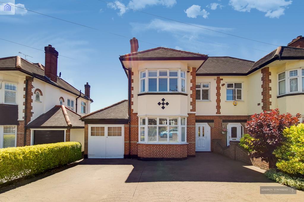 Saxon Way, Southgate, N14 3 bed semi-detached house - £850,000