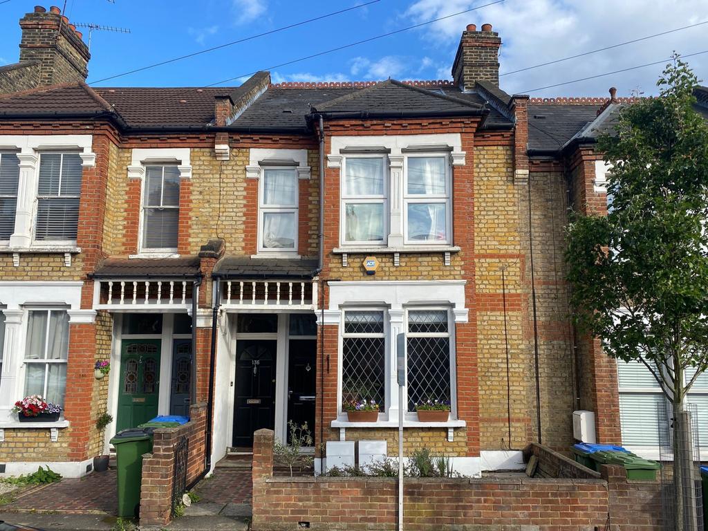 Eastcombe Avenue, Charlton, SE7 1 bed flat - £390,000