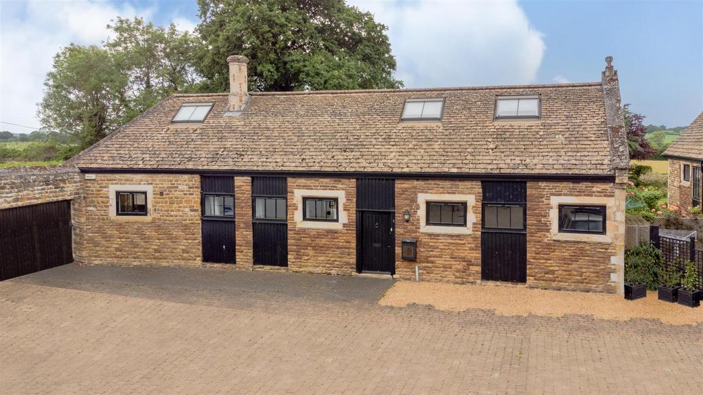 Ashwell Hall Stables, Ashwell, Rutland 3 bed character property - £550,000