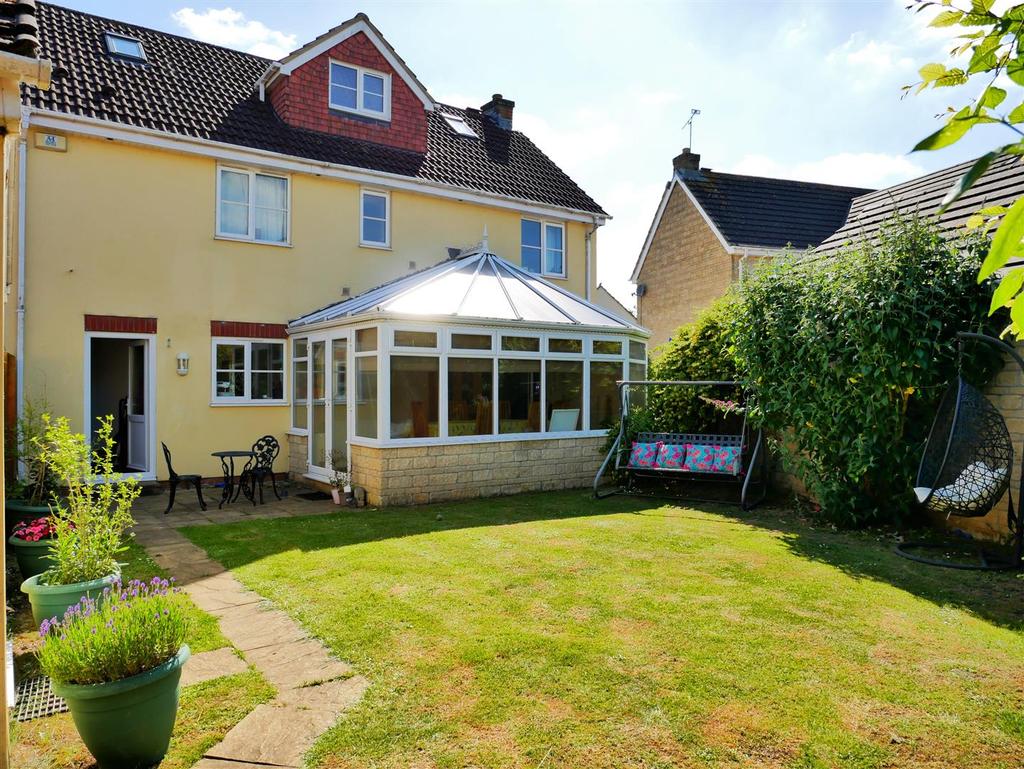 Springfield Drive, Calne 6 bed detached house - £525,000