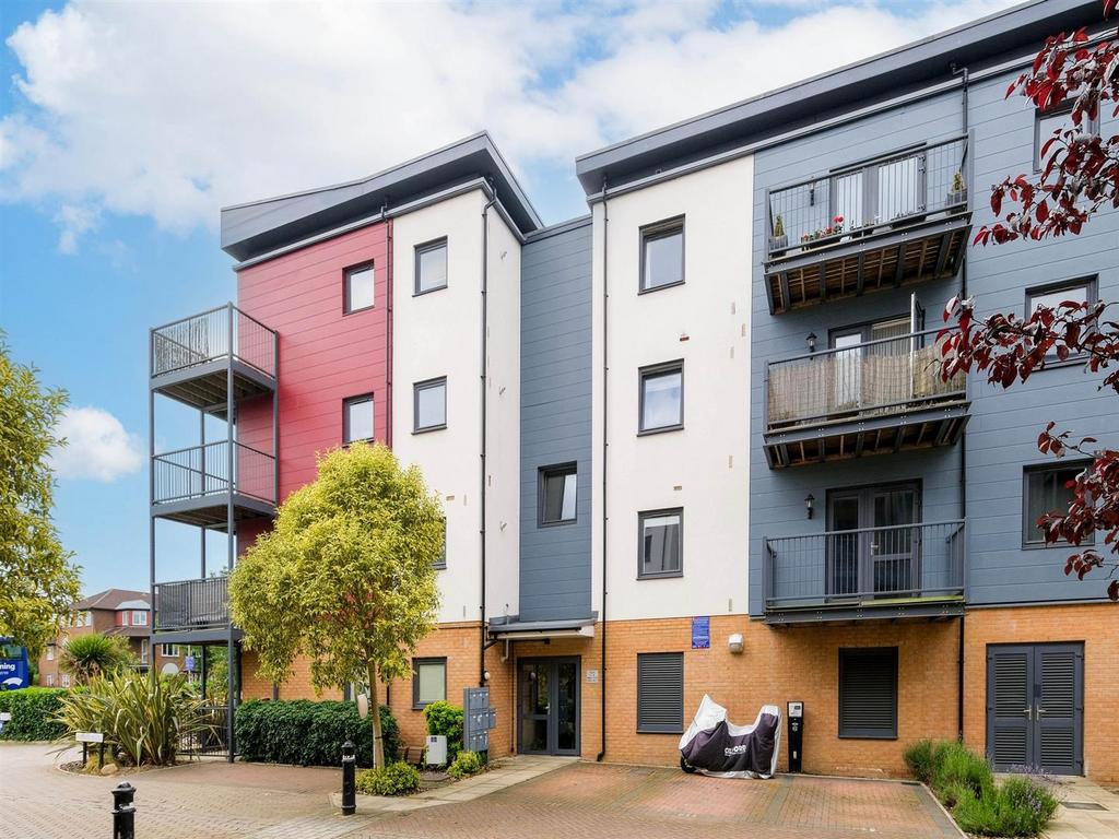 Shingly Place, The Ridgeway, North... 3 bed flat - £420,000