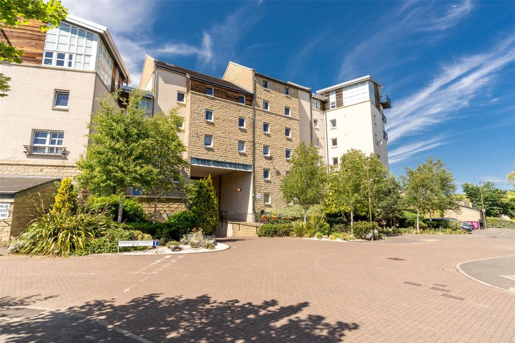 26/17 Springfield Street, Edinburgh, EH6 3 bed flat - £290,000