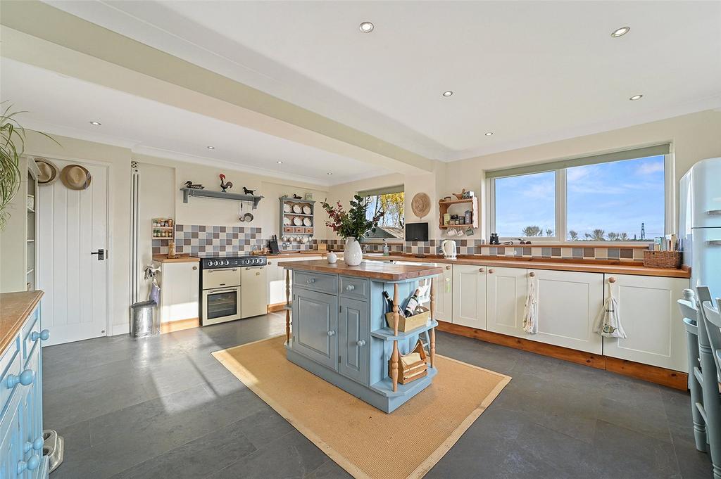 Church Road, Twinstead, Sudbury, Suffolk, CO10 5 bed detached house - £ ...