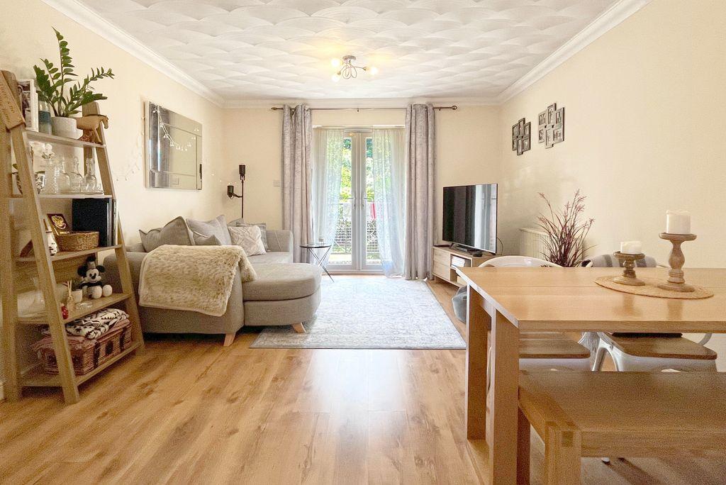 Queens Acre, Queens Road, High Wycombe HP13 6AL 2 bed ground floor flat ...