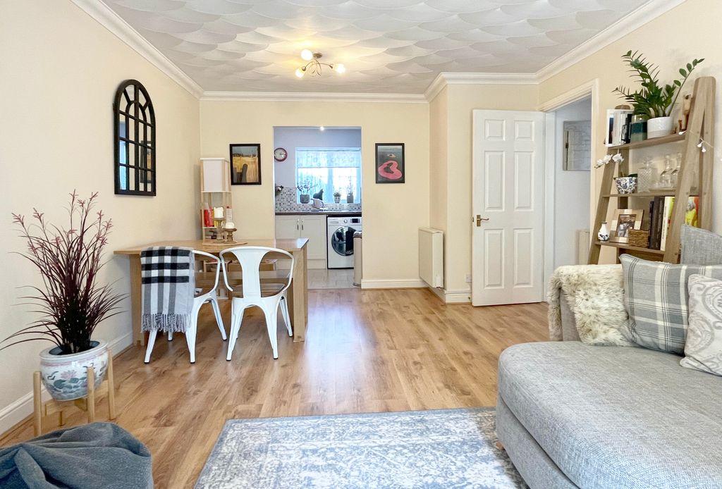 Queens Acre, Queens Road, High Wycombe HP13 6AL 2 bed ground floor flat ...