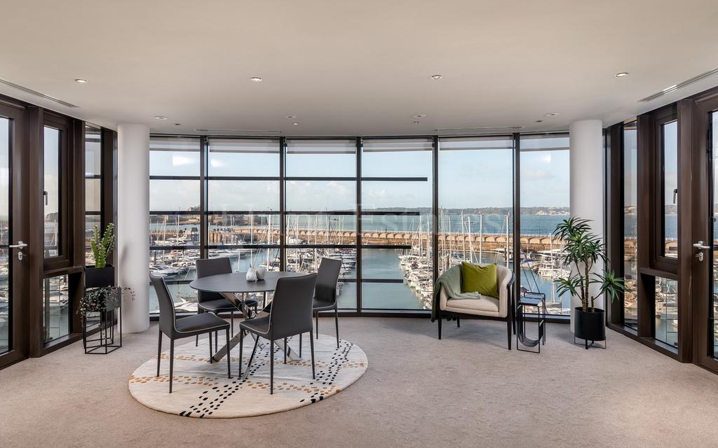 Castle Quay, La Rue de L'Eteau, St... 2 bed flat - £3,900 pcm (£900 pw)