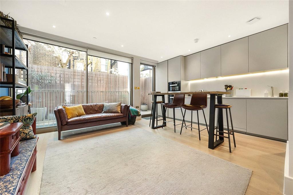 Rosemoor Studios, Rosemoor Street... 2 bed flat - £6,000 pcm (£1,385 pw)