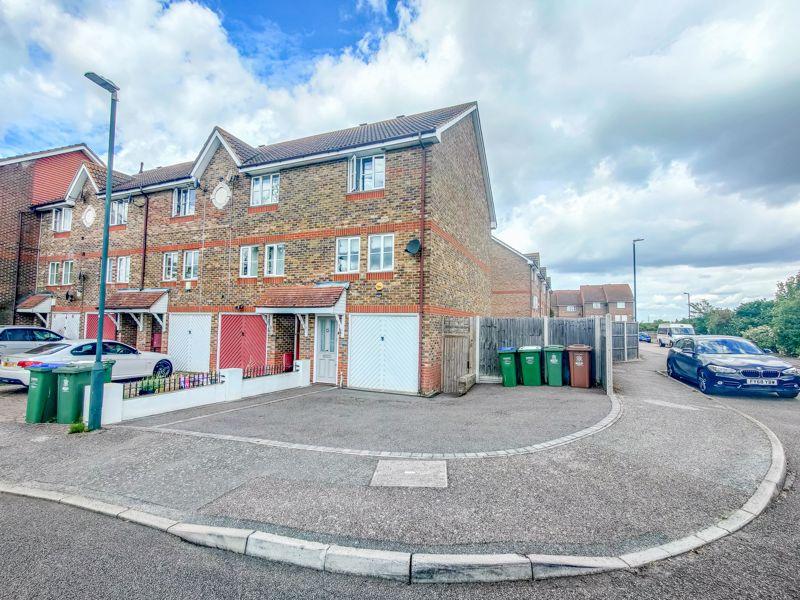 Lytham Close, Thamesmead 3 bed end of terrace house - £400,000