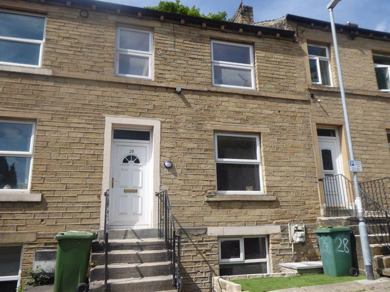 Fenton Square, Huddersfield 3 bed terraced house - £650 pcm (£150 pw)