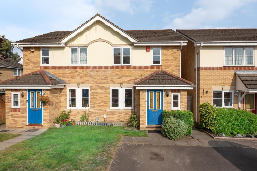 Clarendon Gate, Ottershaw, Chertsey... 3 bed semi-detached house - £ ...