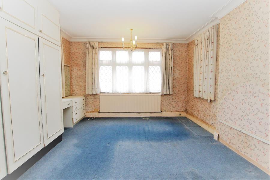 Shaftesbury Avenue, Kenton, HA3 0QY 3 bed semi-detached house - £750,000