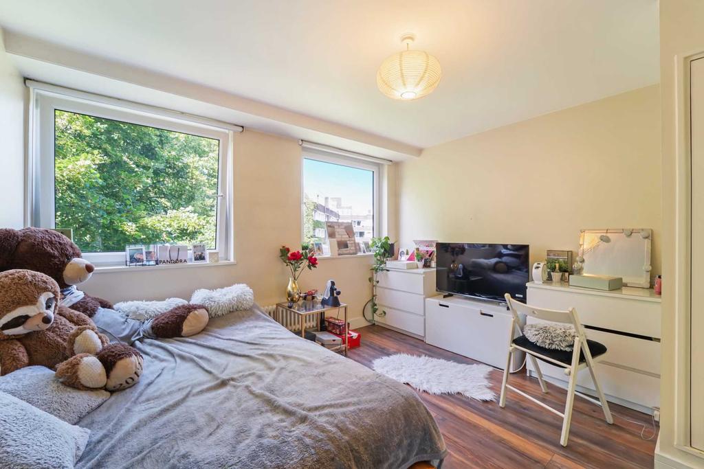 Otho Court, Augustus Close 2 bed apartment - £439,950