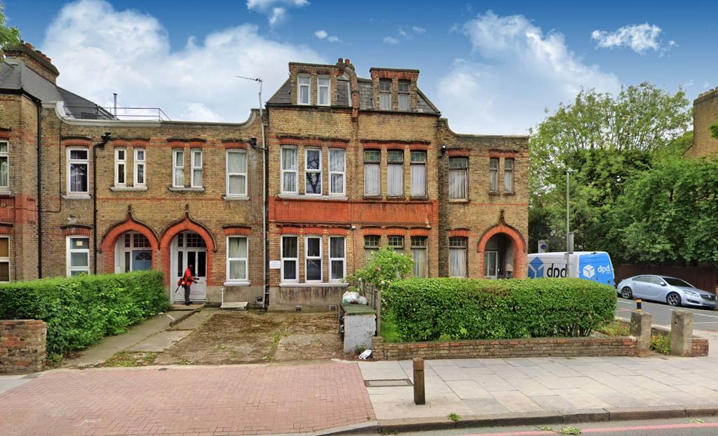 Trinity Road, London SW17 Studio - £979 pcm (£226 pw)