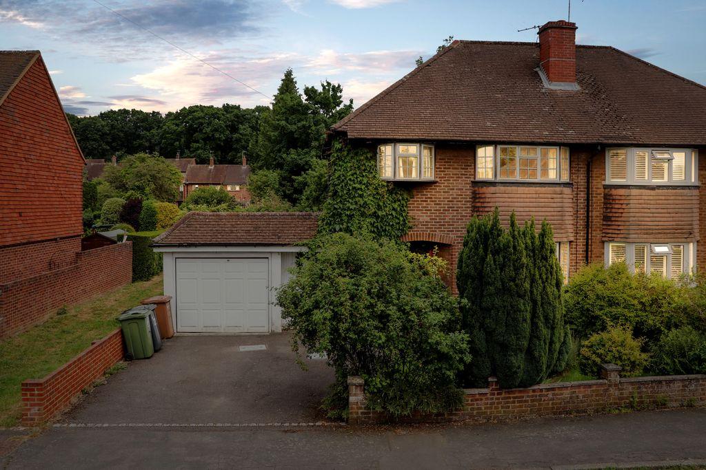 22, Glendale Drive, Guildford GU4 7HX 3 bed semi-detached house - £675,000
