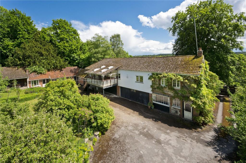 Hogs Back, Seale, Farnham, Surrey, GU10 5 bed detached house - £1,250,000