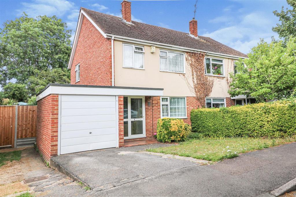Pyenest Road, Harlow 3 bed semi-detached house - £390,000