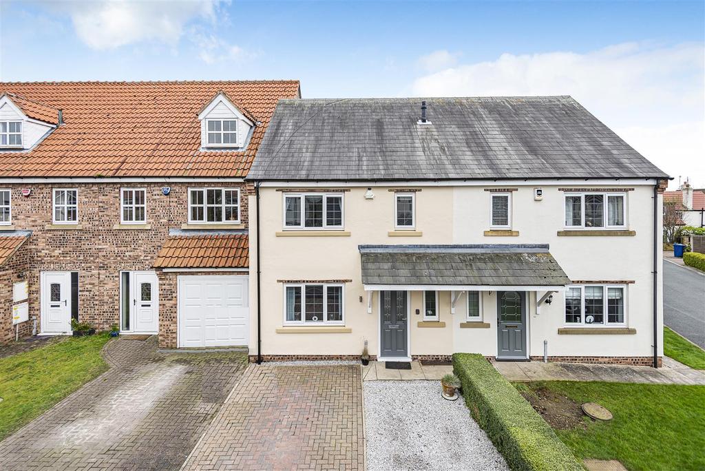 Fieldside Court, Tadcaster, North... 3 bed terraced house - £250,000