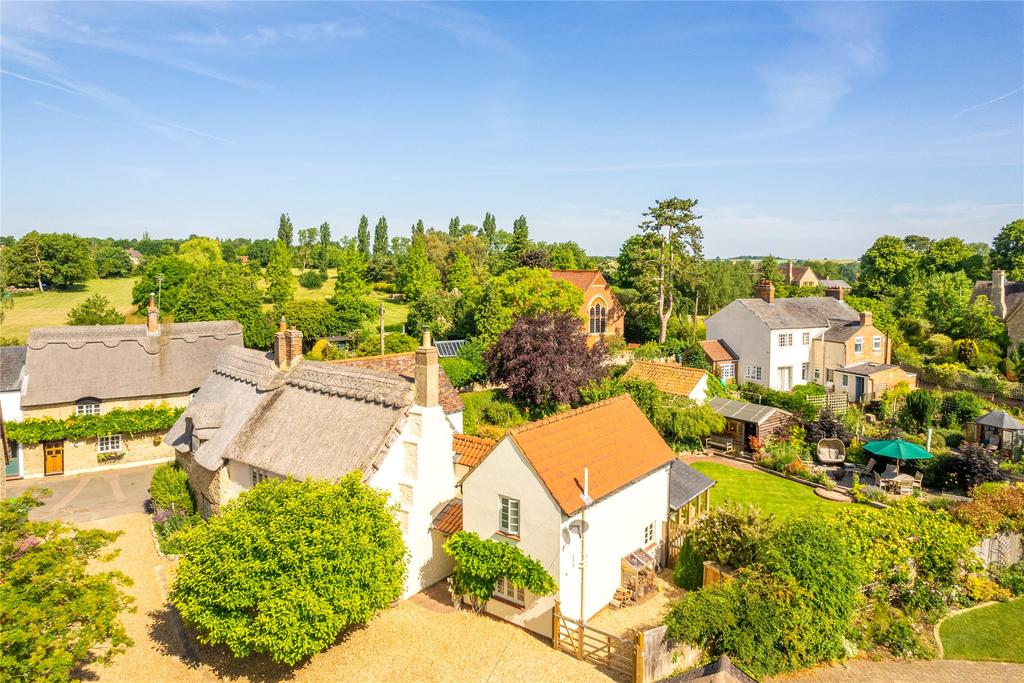 Church Road, Stevington... 3 bed cottage - £750,000