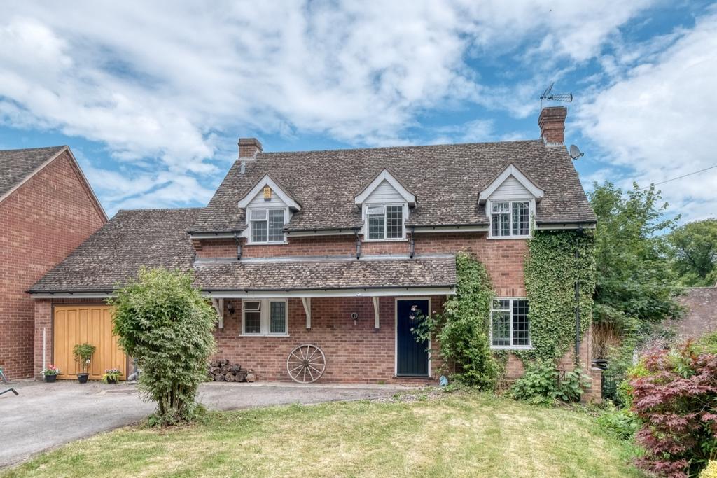 Village Green,Inkberrow,Worcester,WR7... 3 bed detached house - £450,000