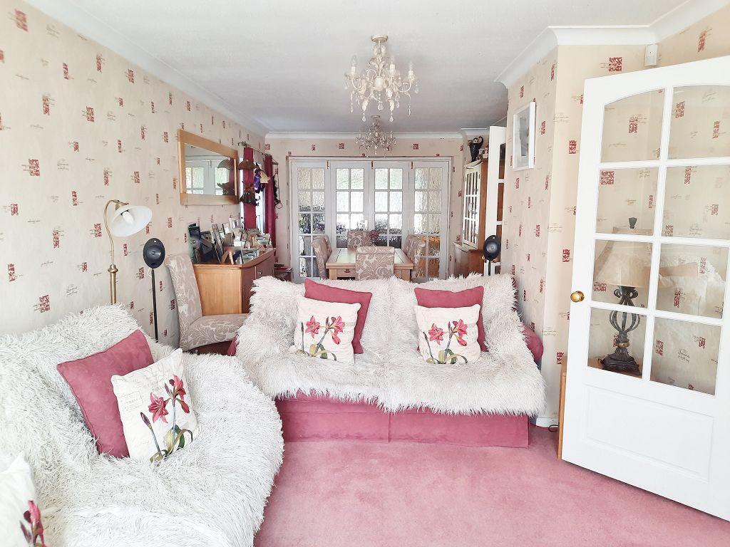 Leigh Rod, Carpenders Park, WD19 4 bed detached house - £2,400 pcm (£ ...