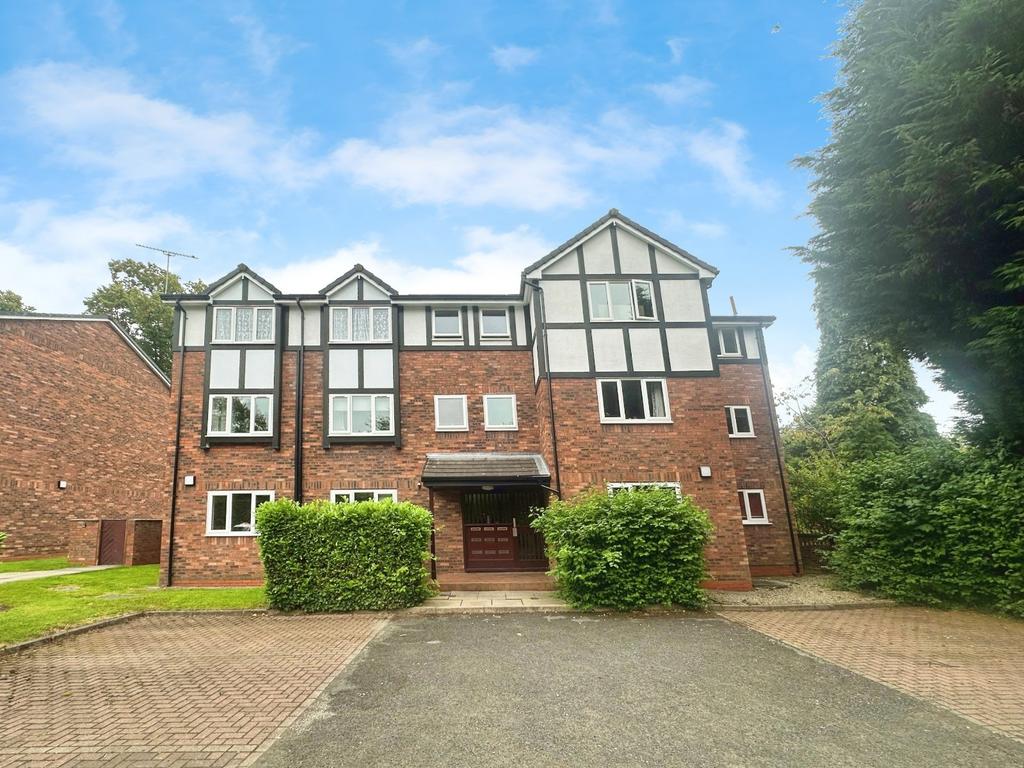 Half Edge Lane, Eccles, Manchester, M30 2 bed flat - £925 pcm (£213 pw)