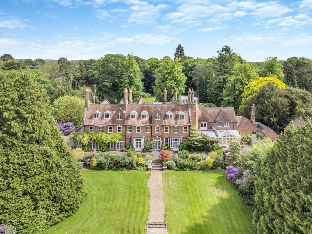 Pedley Hill, Studham, Dunstable... 9 bed house - £3,000,000