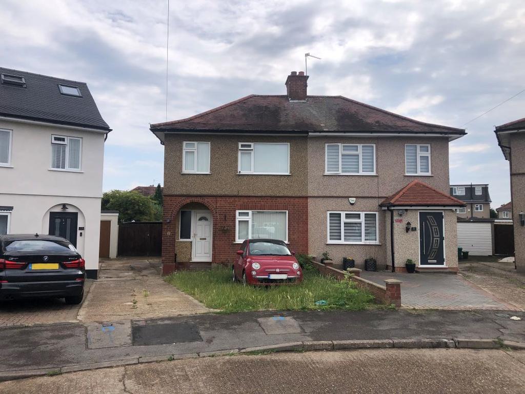 12 Dorset Close, Hayes, Middlesex... 2 bed semi-detached house - £285,000